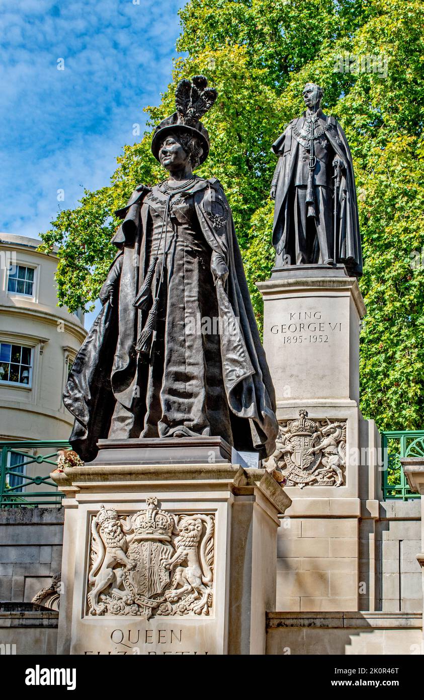 King George VI and Queen Elizabeth Memorial on the Mall, London Stock ...