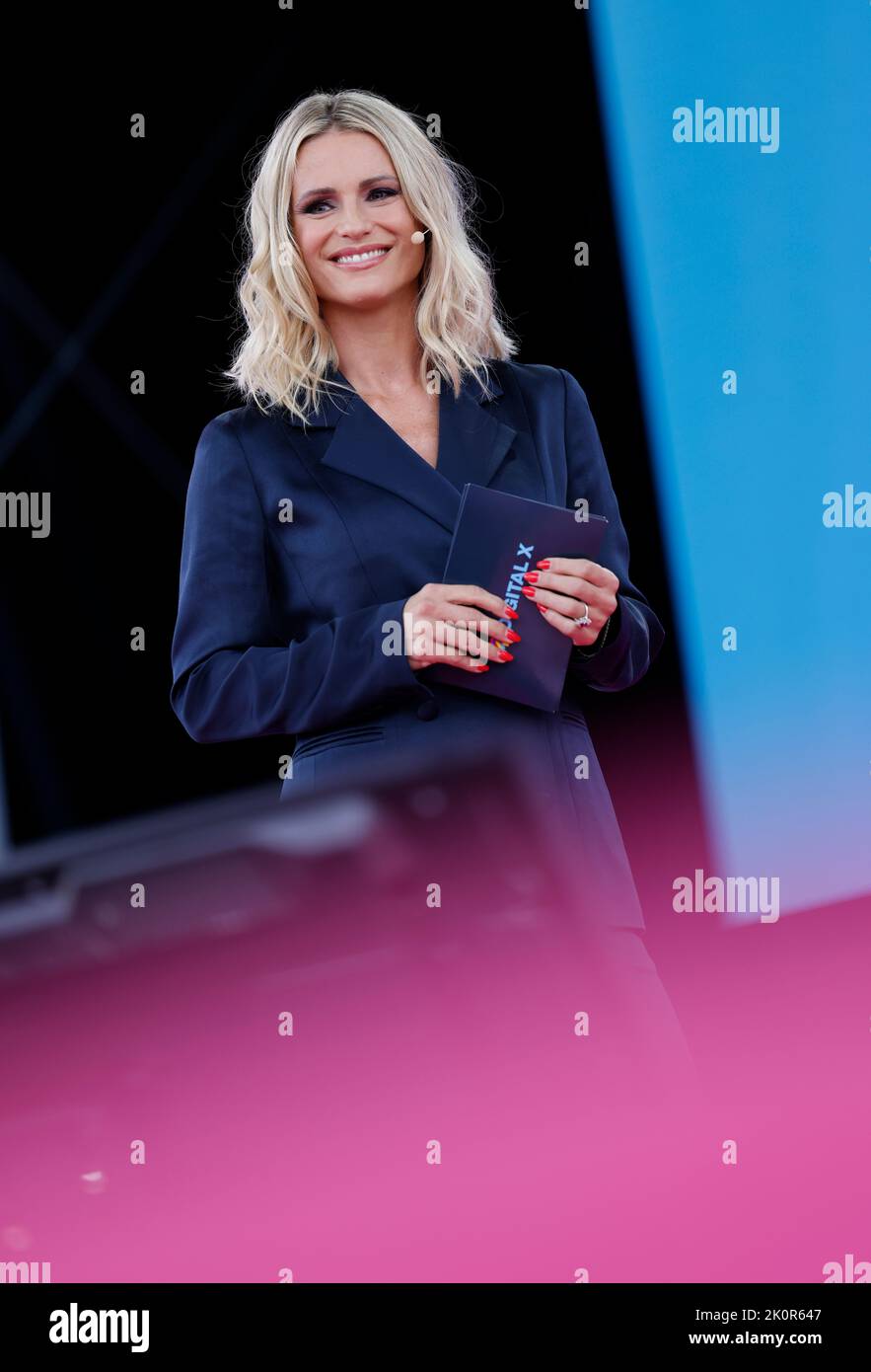 Michelle hunziker 2022 hi-res stock photography and images - Alamy