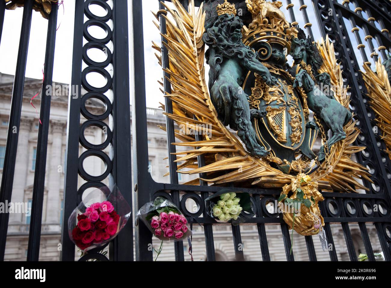 LONDON, UK - September 2022: Flowers on the gates of Buckingham Palace ...
