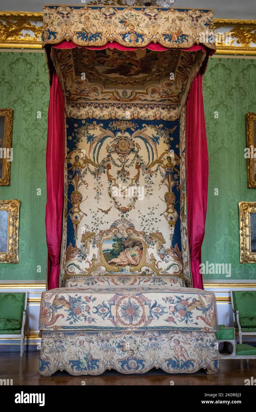 Kings state apartments versailles hi-res stock photography and images ...