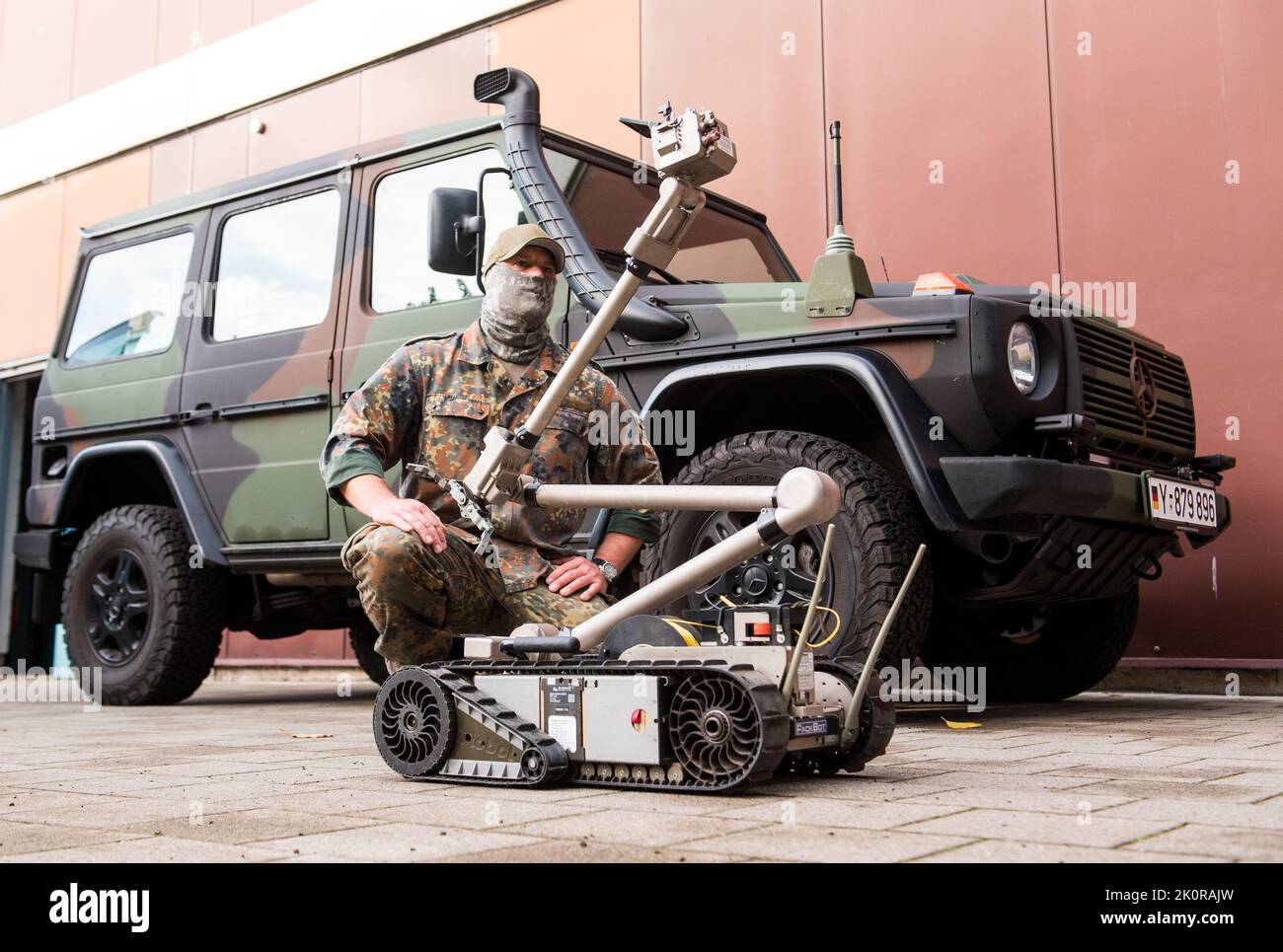13 September 2022, Schleswig-Holstein, Eckernförde: A soldier of the ...