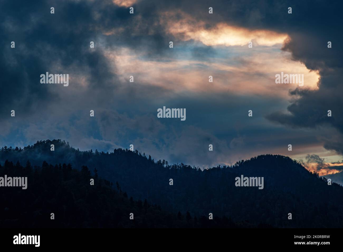 Clouds obscure most of the warmer sunset light at Morton's Overlook in ...