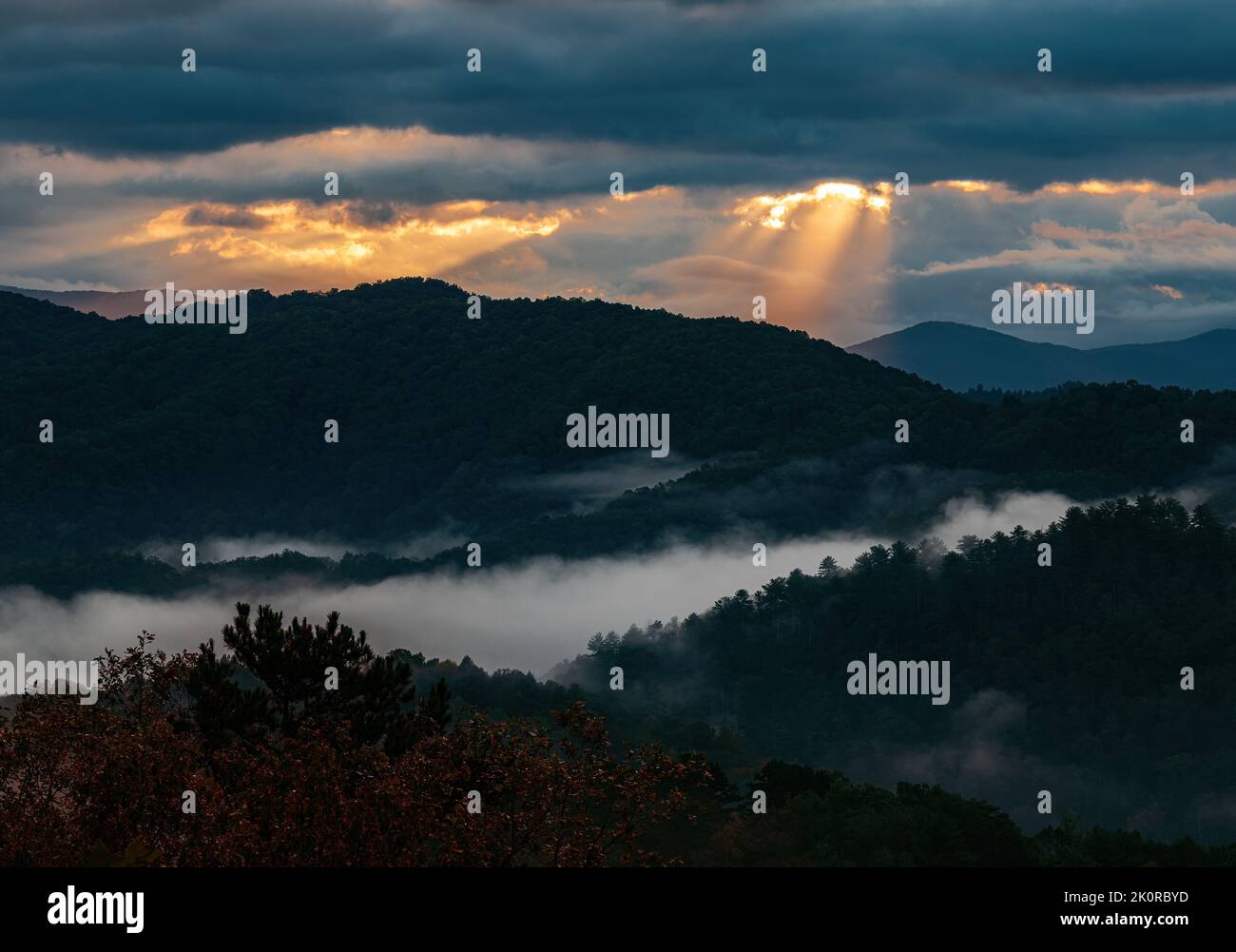Crepuscular Rays reach for mountain ridges from Foothills Parkway ...