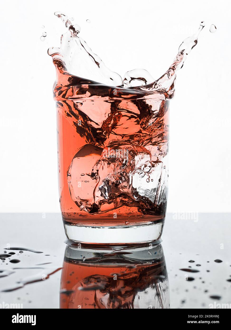 High speed captures of ice cubes dropping into glasses of drinks. Check out my full range Stock ...
