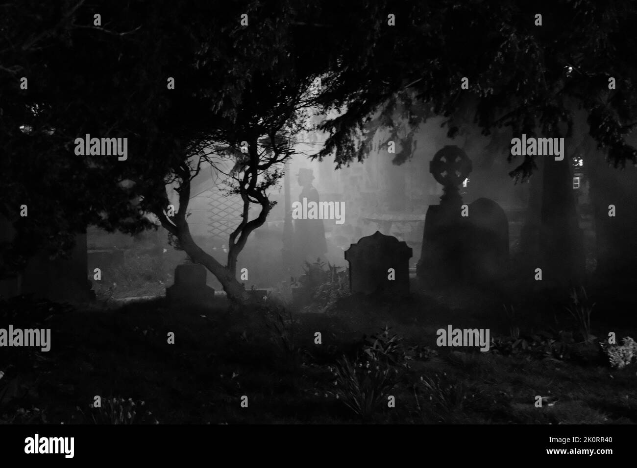 Victorian man in graveyard hi-res stock photography and images - Alamy