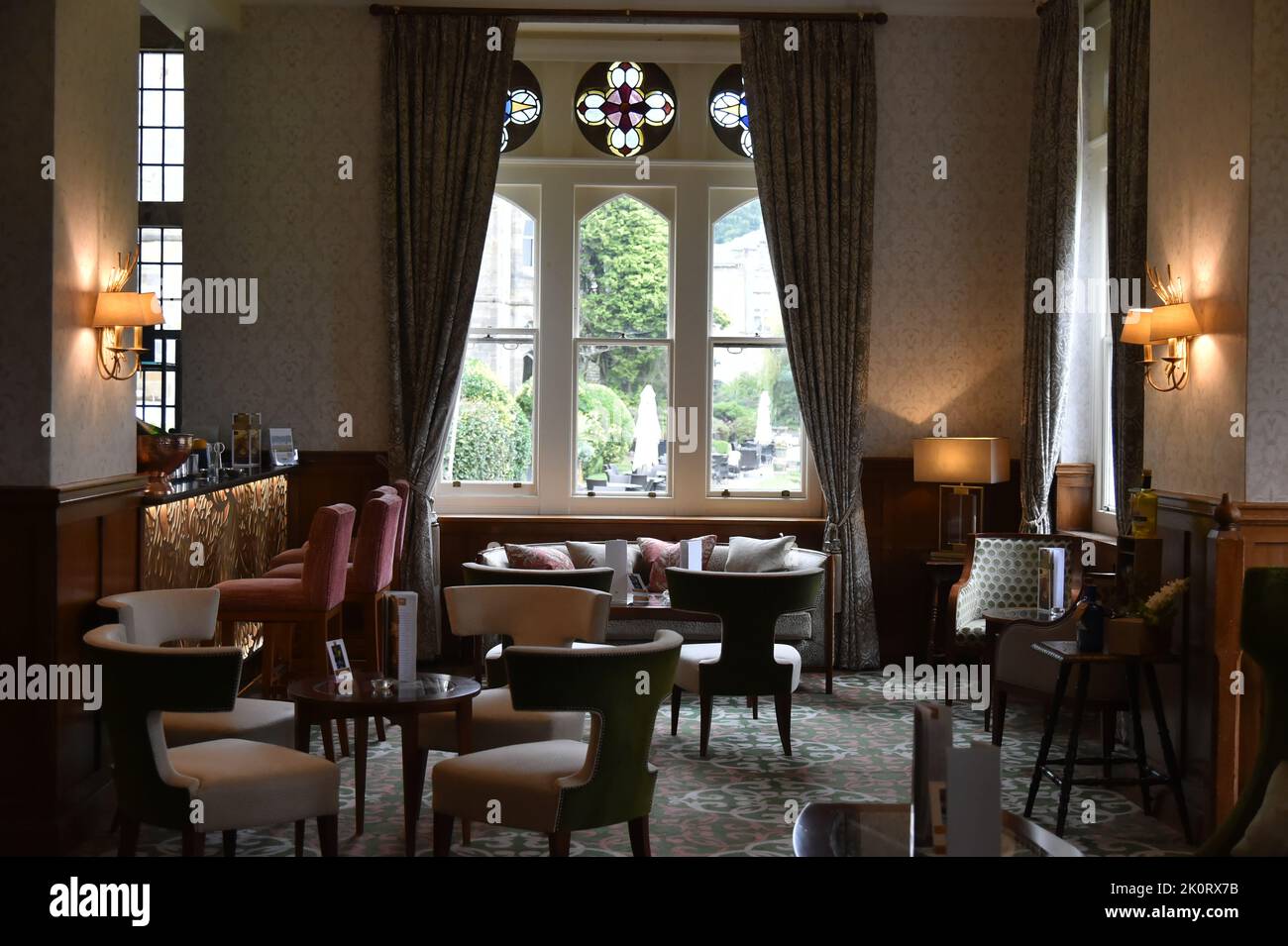 Traditional English hotel dining Stock Photo - Alamy