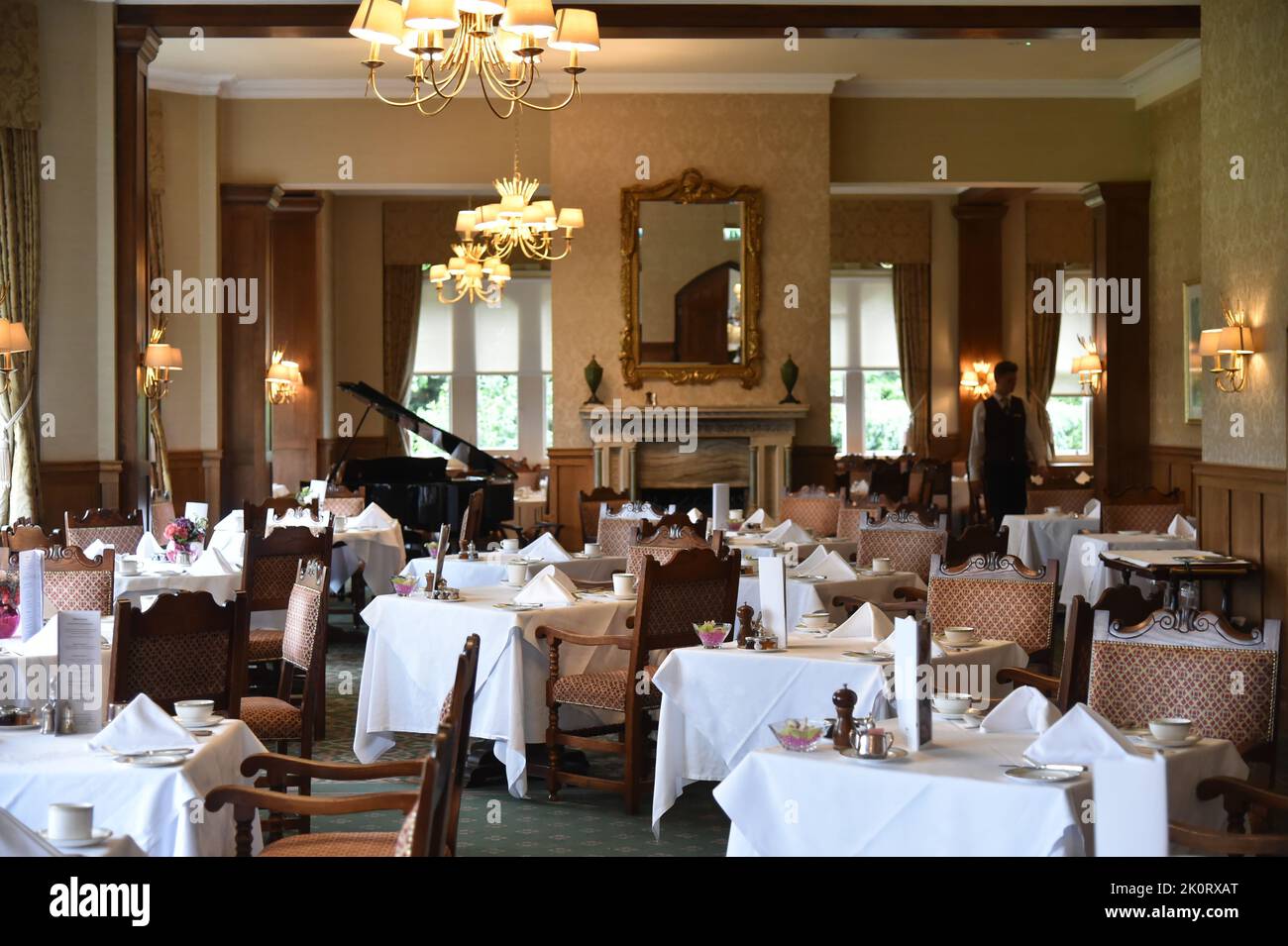 Traditional English hotel dining Stock Photo - Alamy