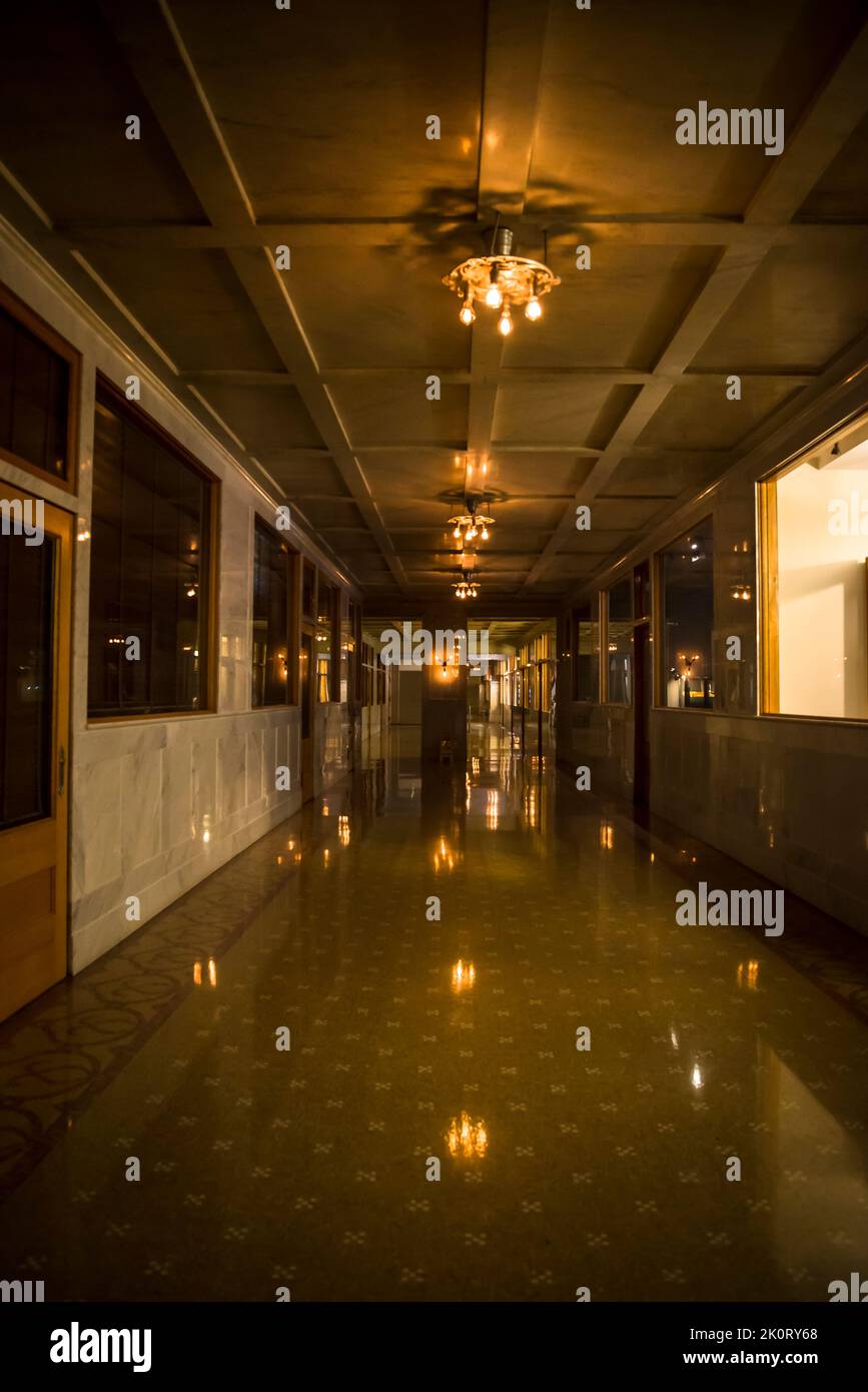 Interior ground floor of Monadnock Building, designed by the firm of ...