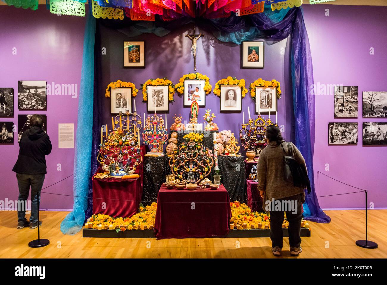 Ofrenda Artwork, traditional display of objects for the Day of The Dead ...