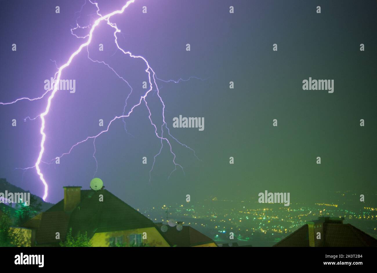 Lightning strike house hi-res stock photography and images - Alamy