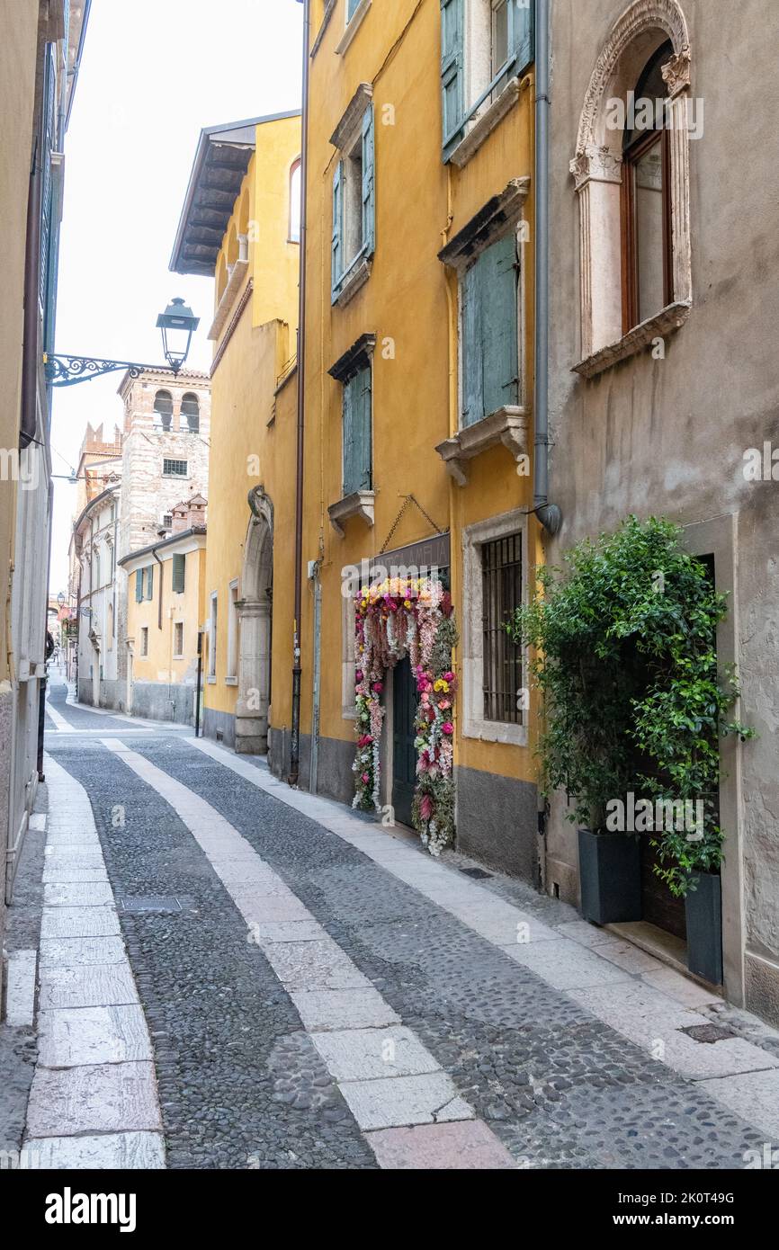 Empty italian street hi-res stock photography and images - Alamy