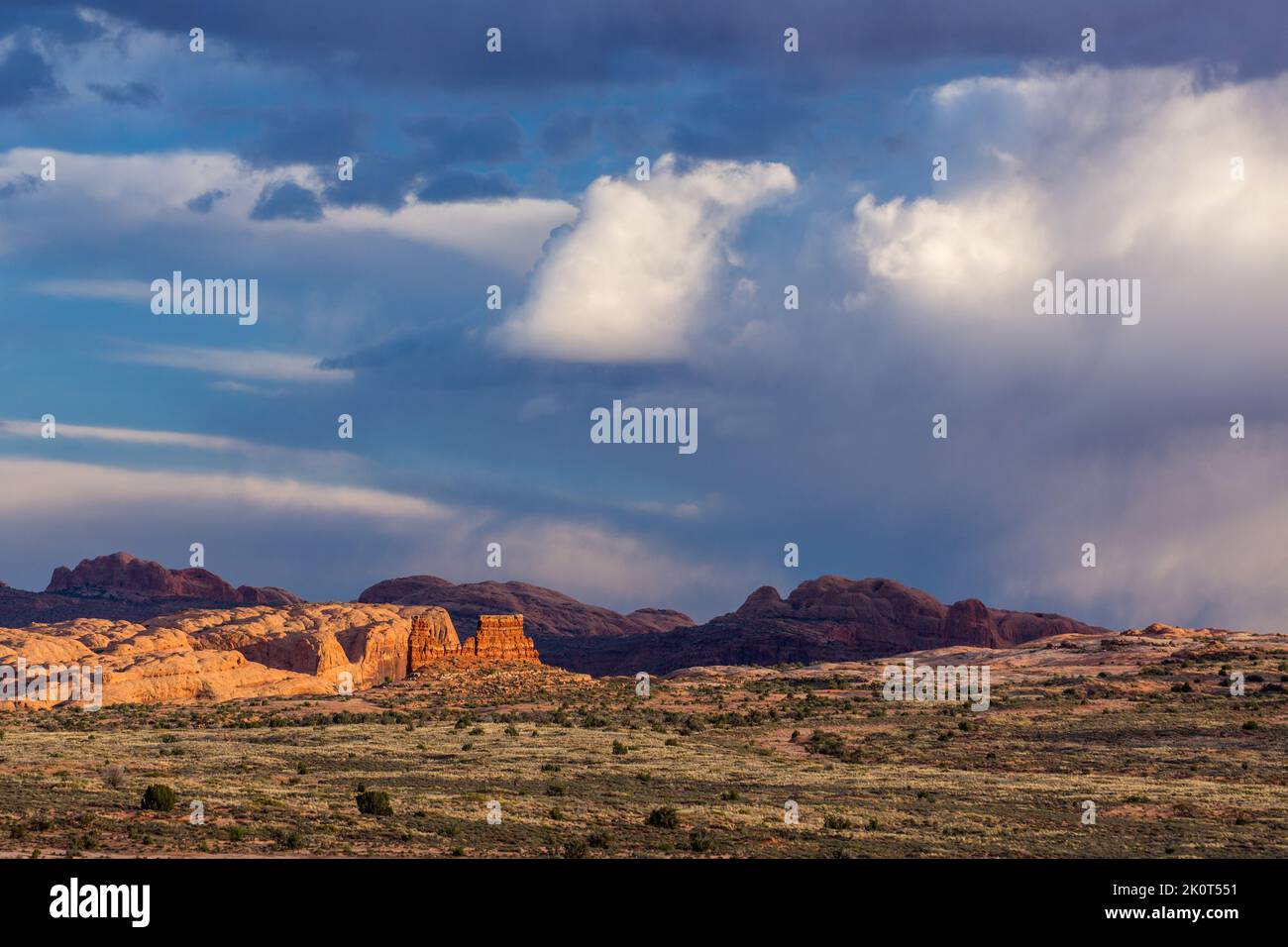A sandstone monolith at the edge of the Courthouse Towers in Arches ...