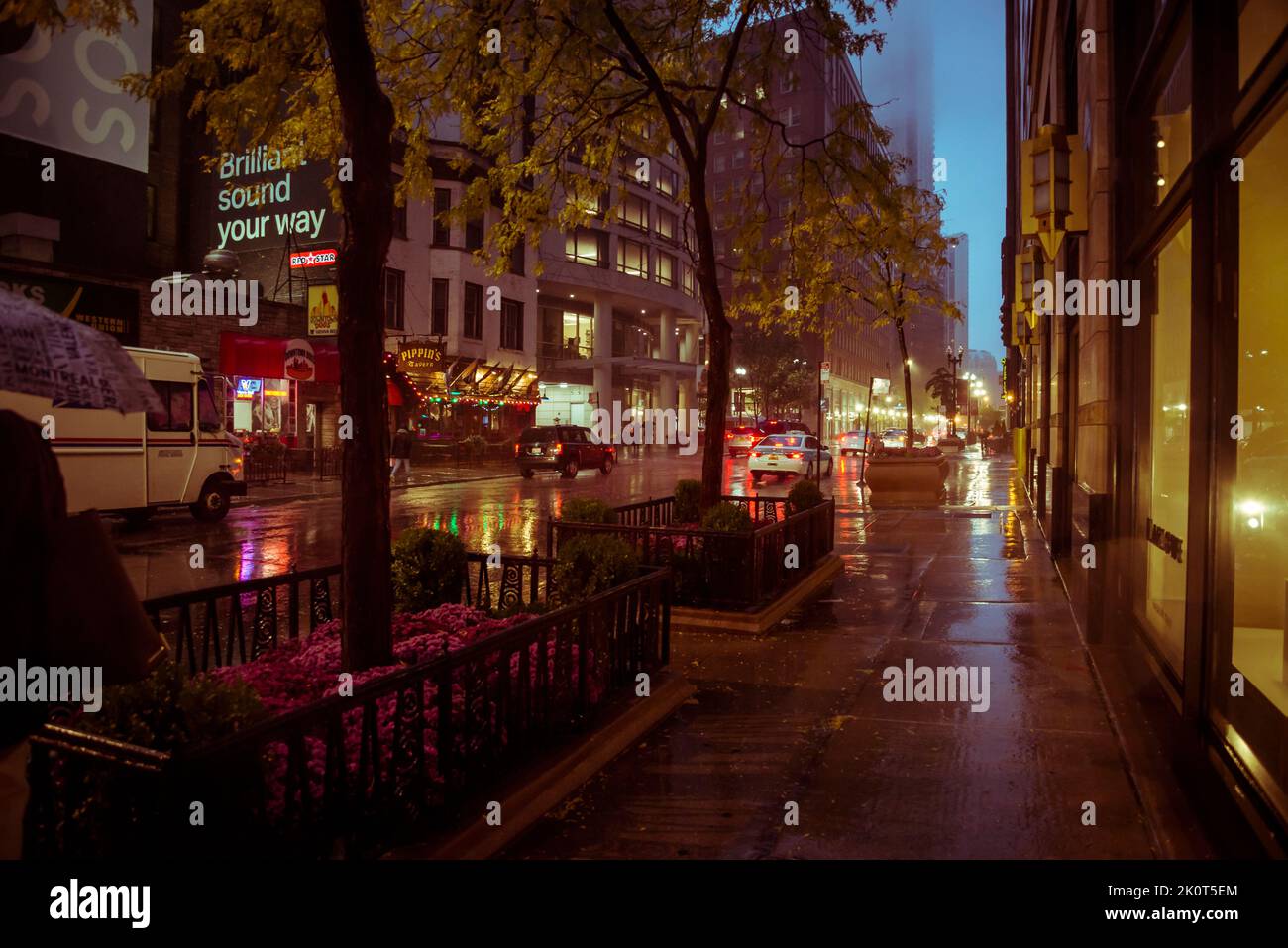 State street chicago dusk hi-res stock photography and images - Alamy