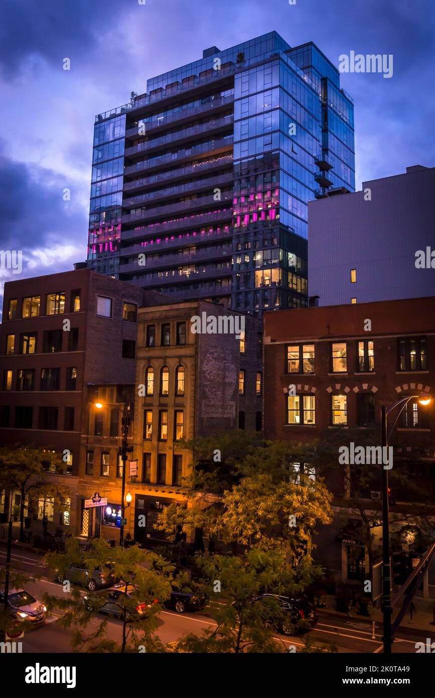View of the iconic Downtown architecture from Merchandise Mart L-train ...