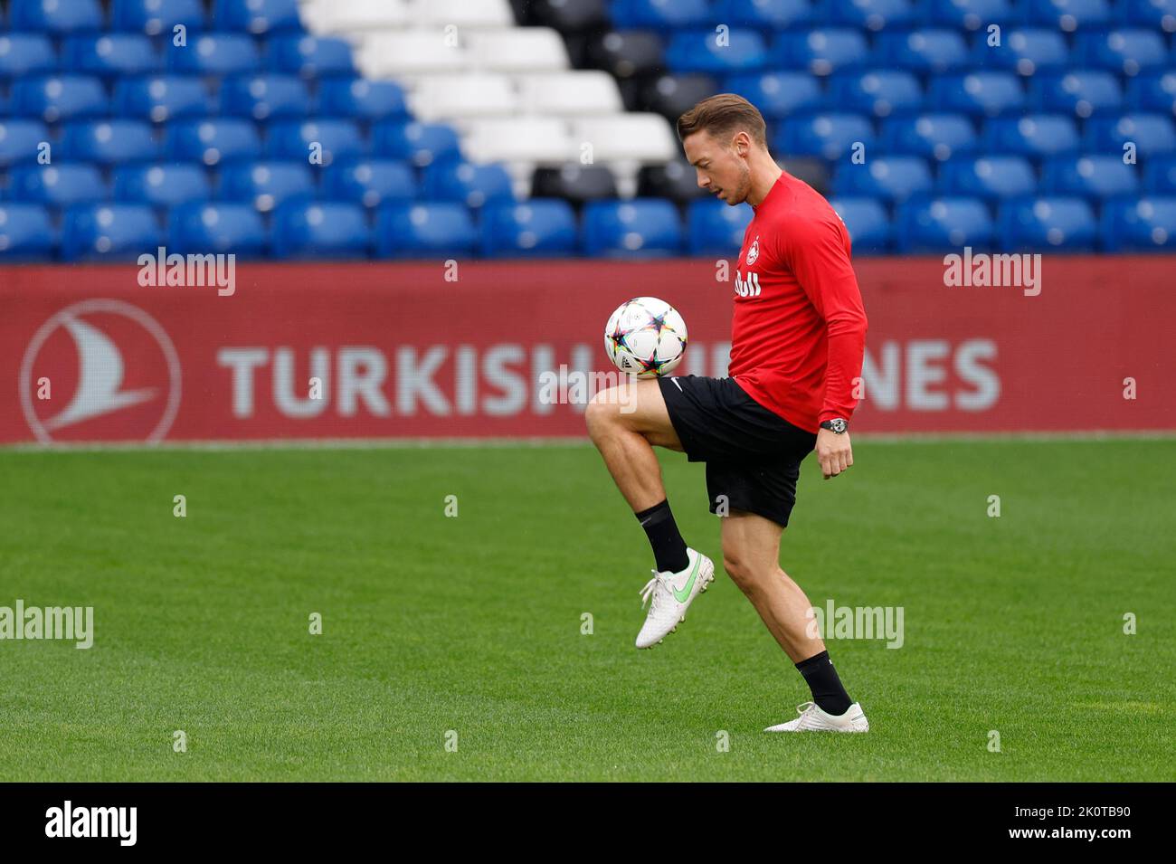 RB Salzburg manager Matthias Jaissle during a training session at ...