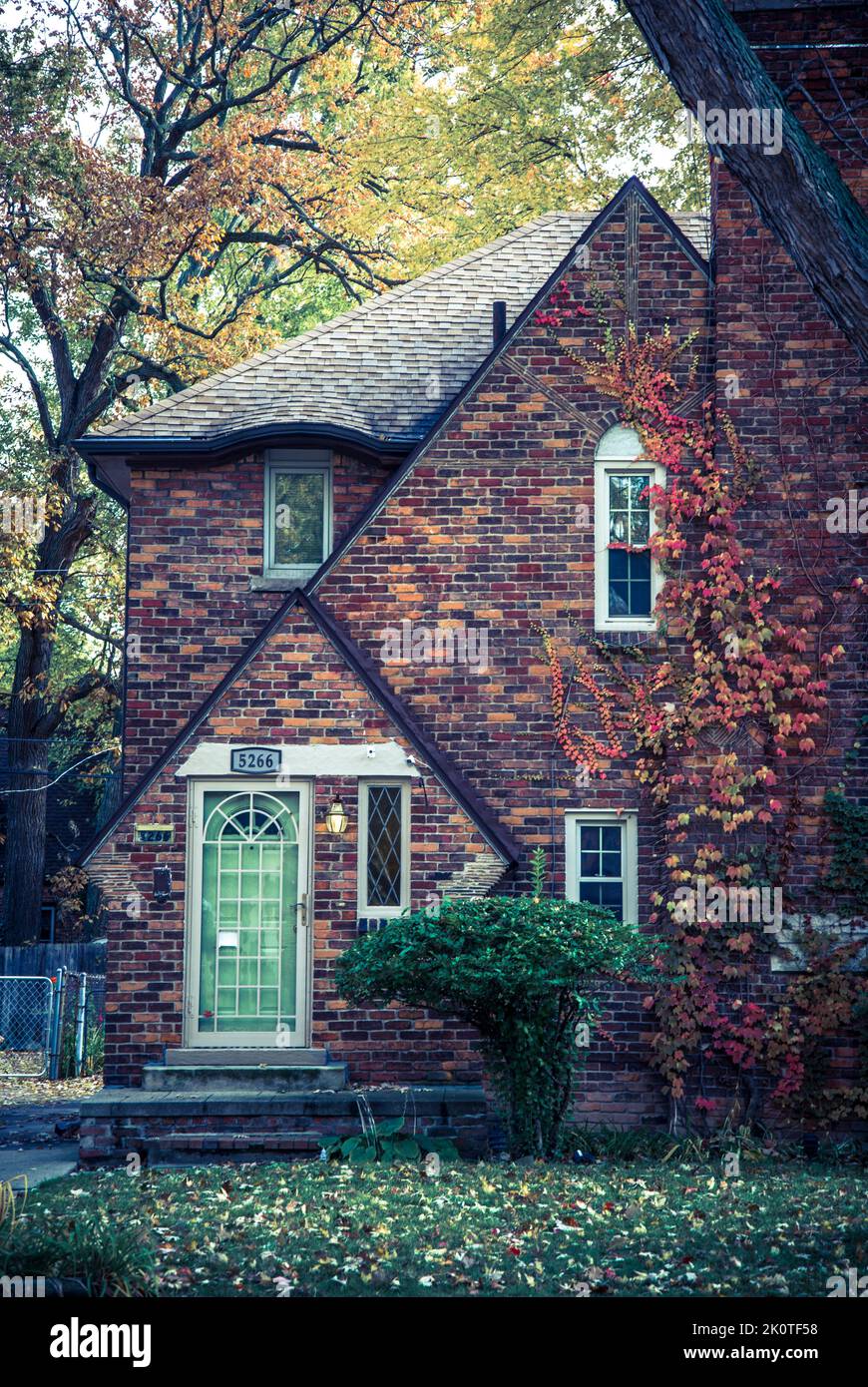 Deserted suburban street autumn usa hi-res stock photography and images ...