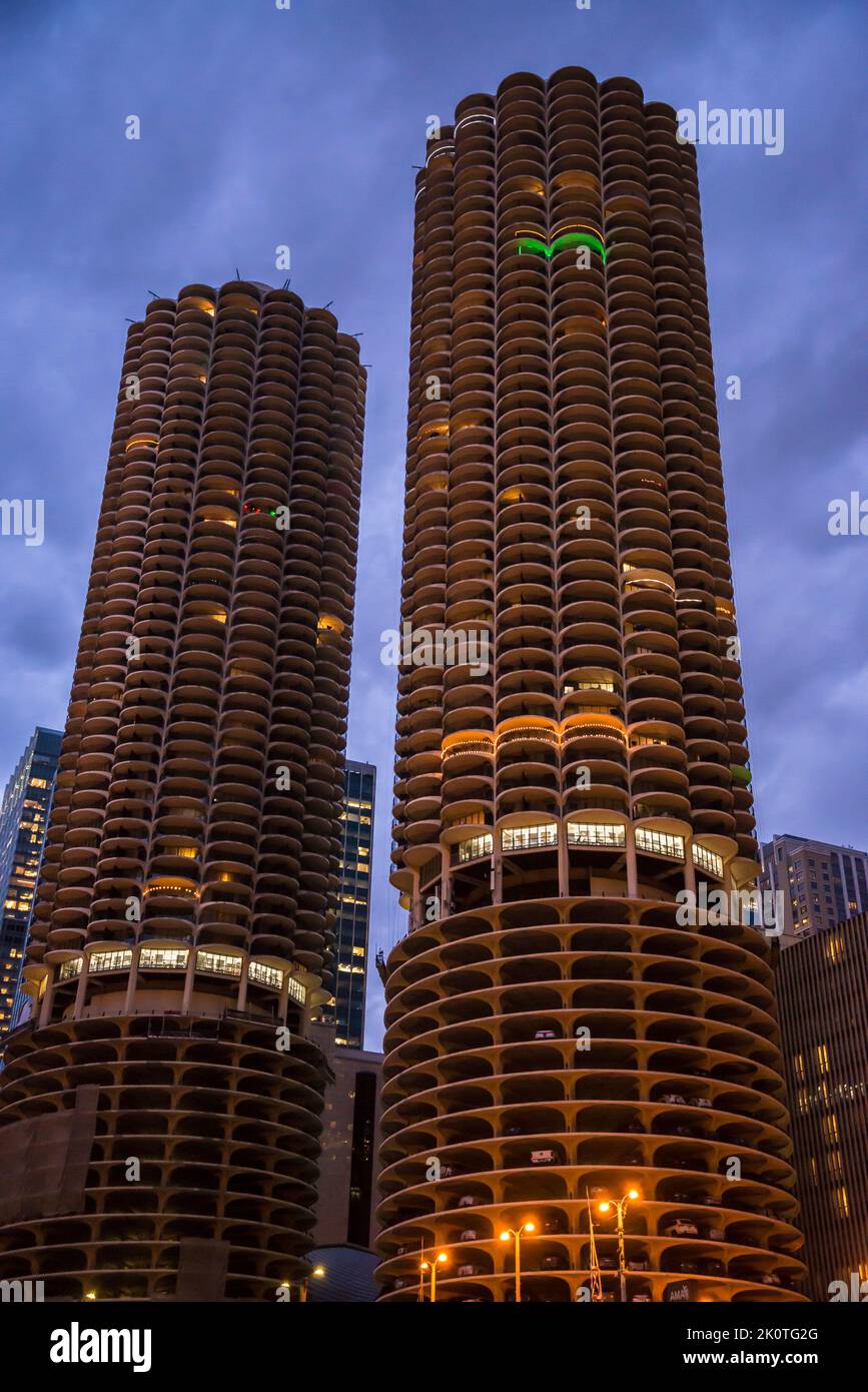 Marina City Goldberg, a mixed-use residential-commercial building ...