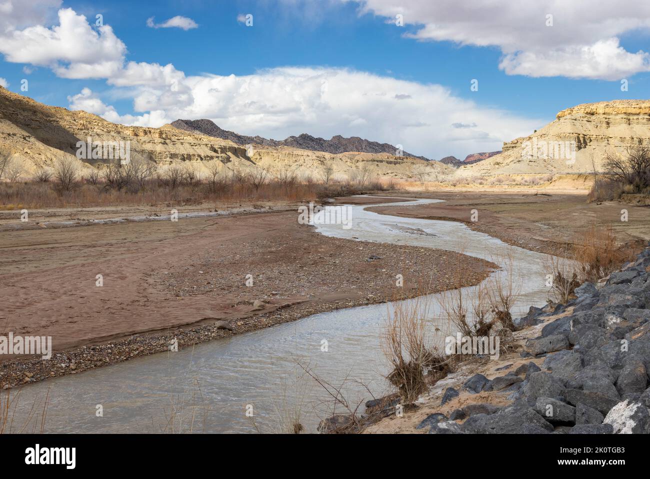 The Straight Cliff formation rising above the Paria River. Grand ...