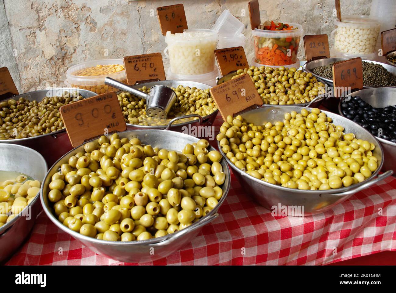 Olive display hi-res stock photography and images - Alamy