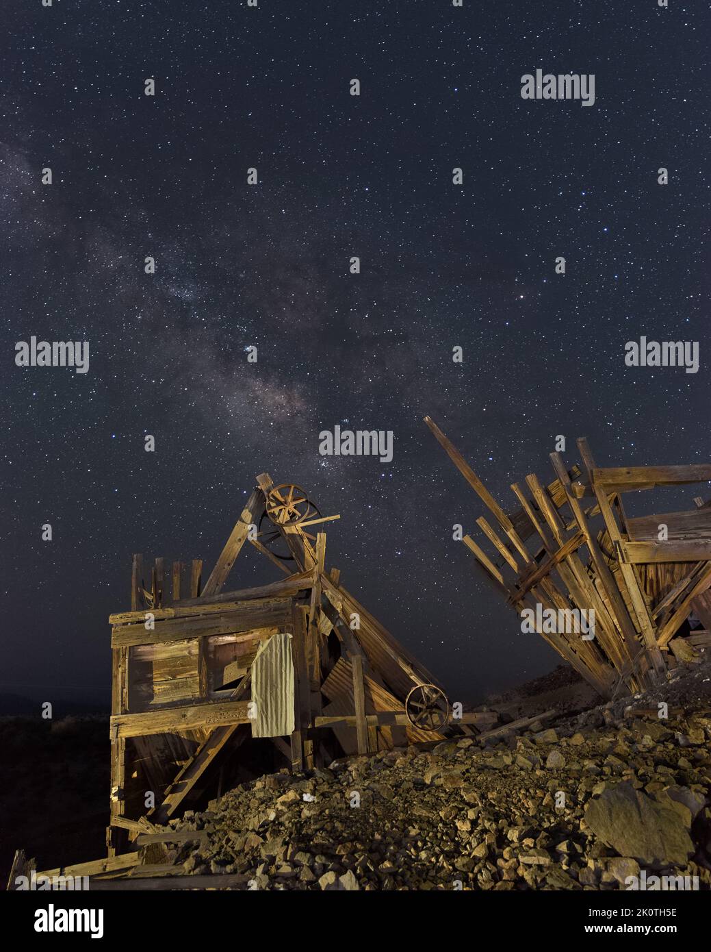 A milky way over abandoned mine in Quartzsite, Arizona Stock Photo - Alamy