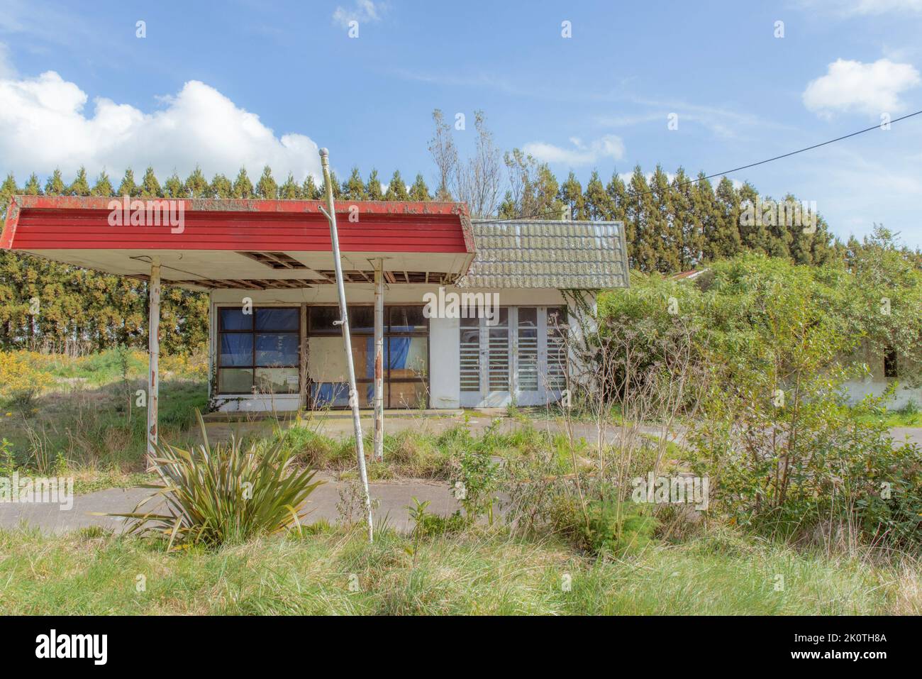Old service station new zealand hi-res stock photography and images - Alamy