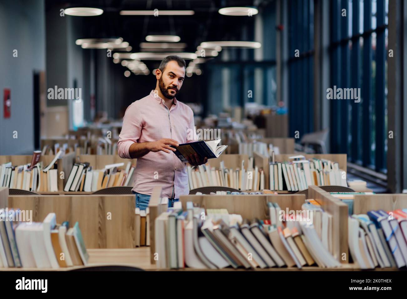 College student reading books in a library Stock Photo - Alamy