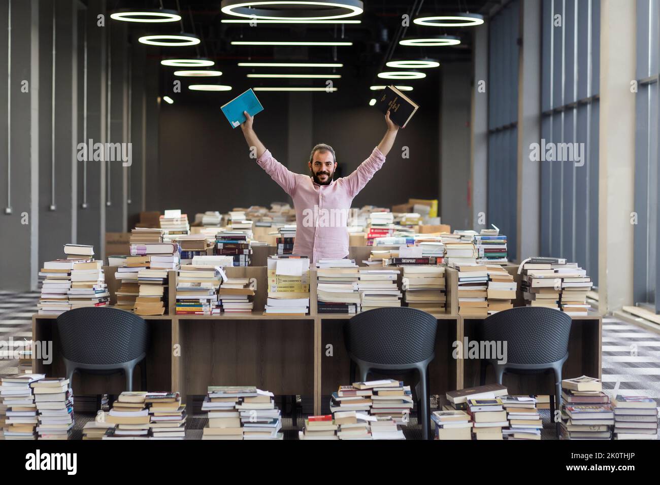 College student reading books in a library Stock Photo - Alamy