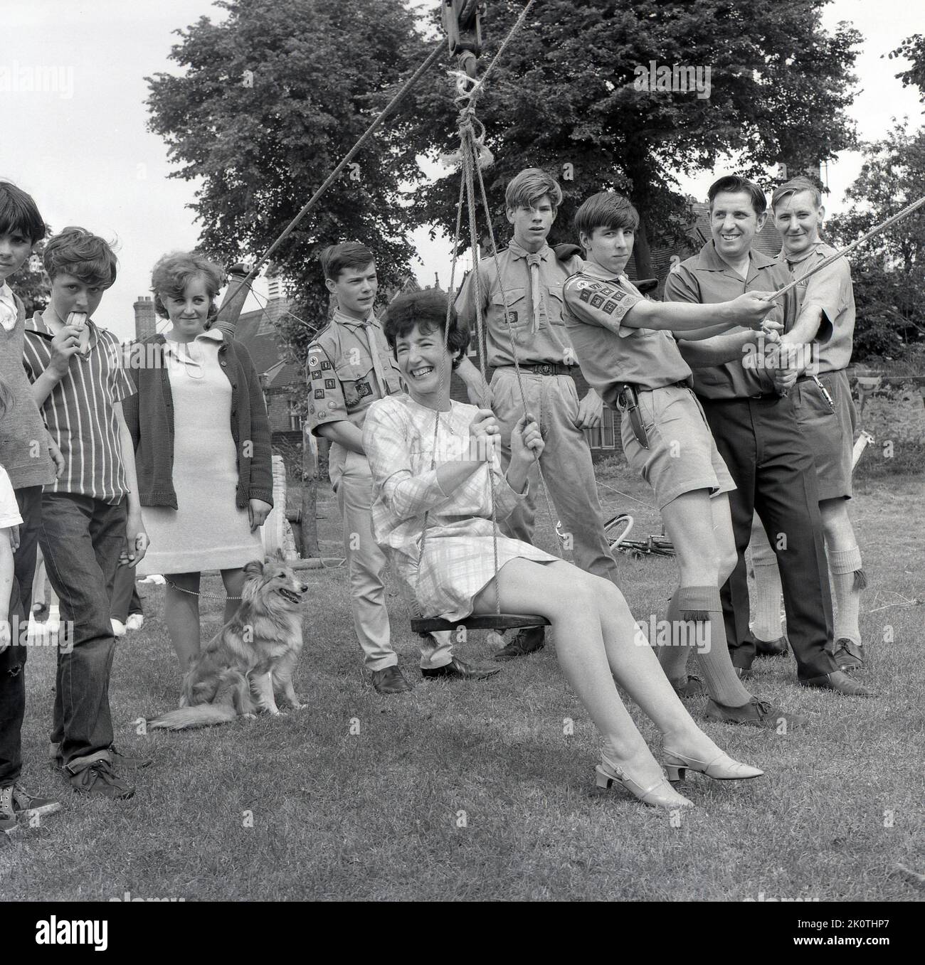 Lady in short black skirt hi-res stock photography and images - Alamy