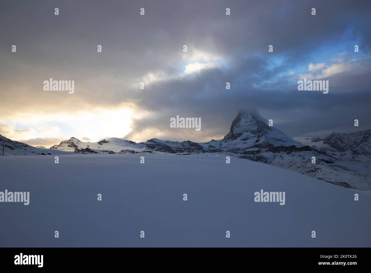 View majestic matterhorn mountain hi-res stock photography and images - Alamy