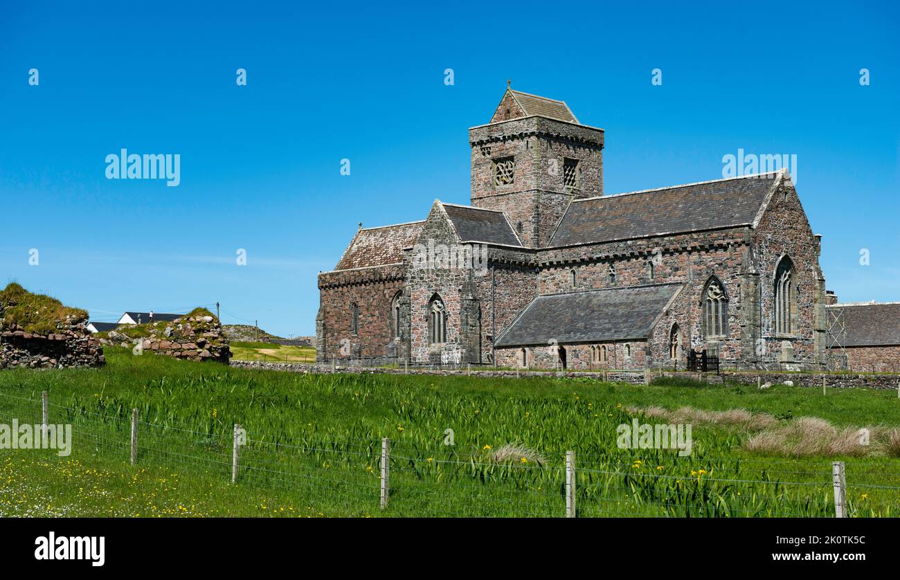 Iona Abbey and Nunnery Iona Scotland Stock Photo - Alamy