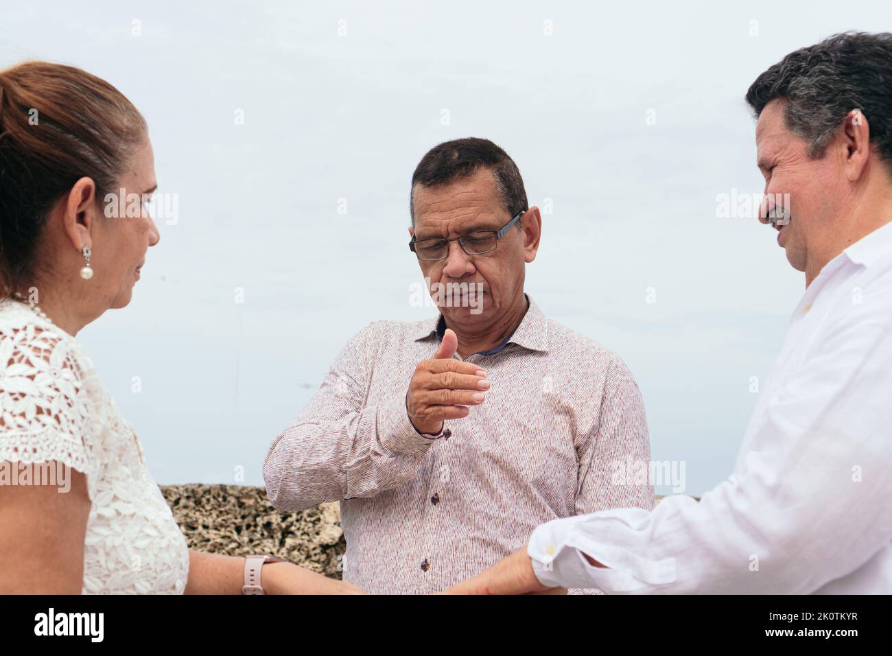 Bride and groom during wedding ceremony Stock Photo - Alamy