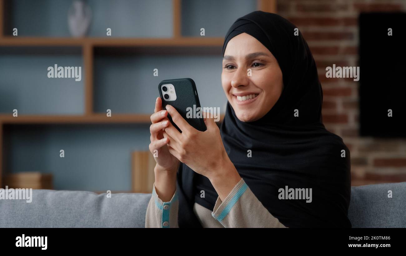 Muslim phone user hi-res stock photography and images - Alamy