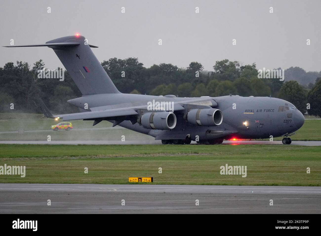 Northolt plane hi-res stock photography and images - Alamy