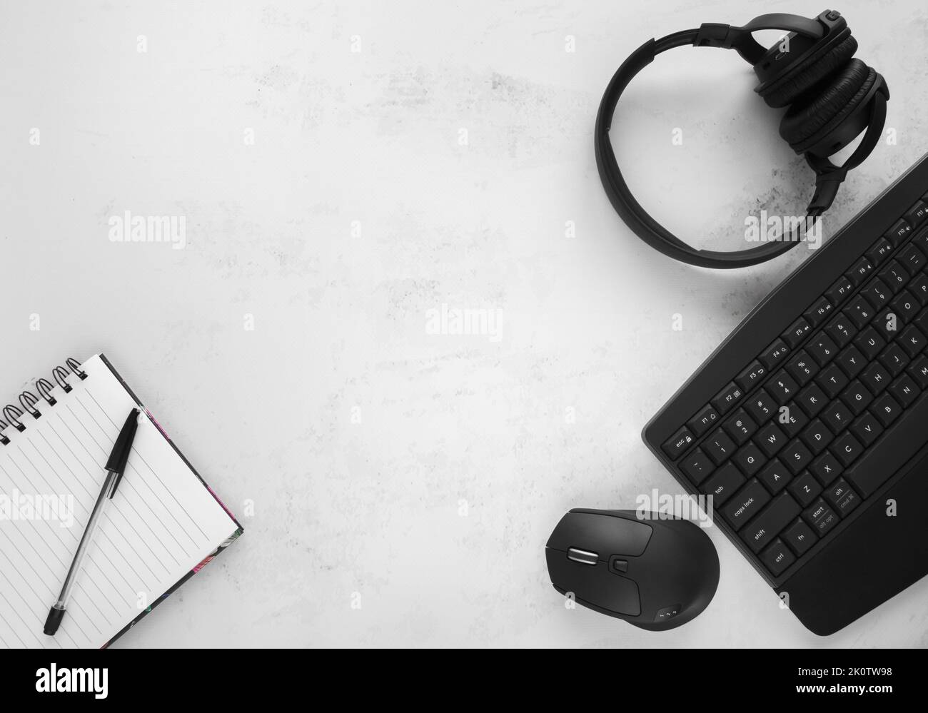 Workplace notepad keyboard mouse hi-res stock photography and images ...