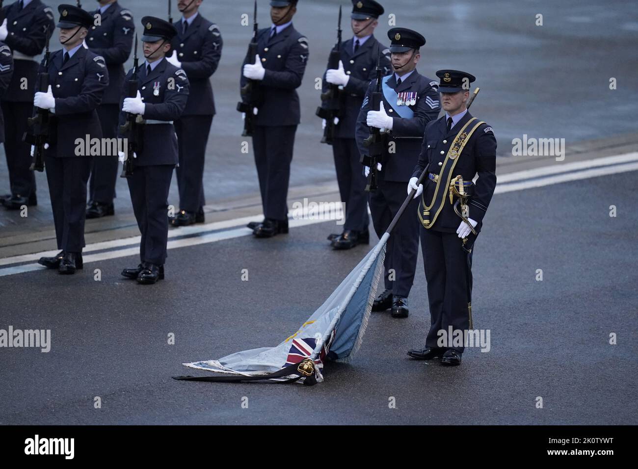 Queen coffin lowered hi-res stock photography and images - Alamy