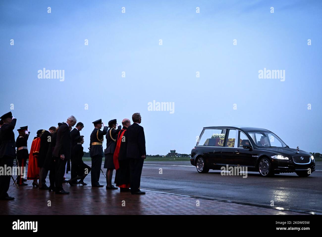 The Princess Royal curtseys as the hearse carrying Queen Elizabeth II ...