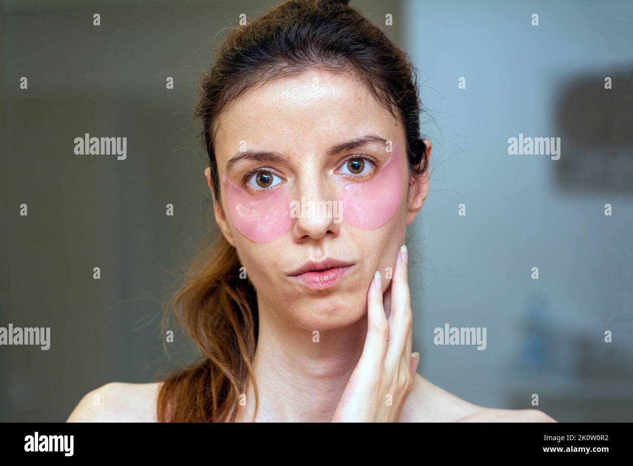 Eye patches with rose water and hyaluronic acid to relieve eye bags and ...