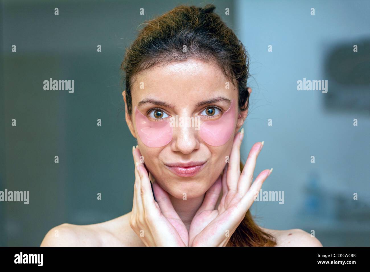 Eye patches with rose water and hyaluronic acid to relieve eye bags and ...