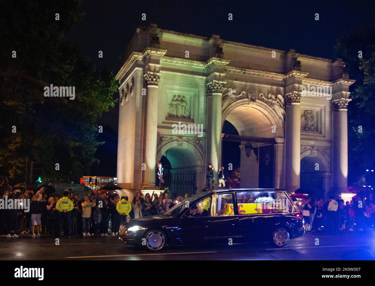Hearse coffin queen elizabeth ii hi-res stock photography and images ...