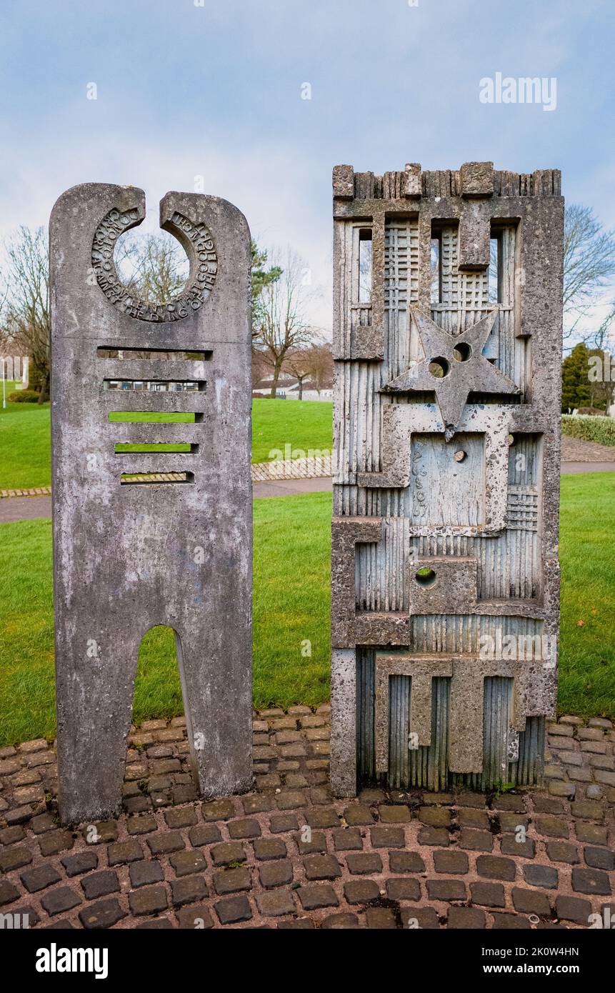 New Town Art, 'The Henge' a concrete sculpture in Pitteuchar ...