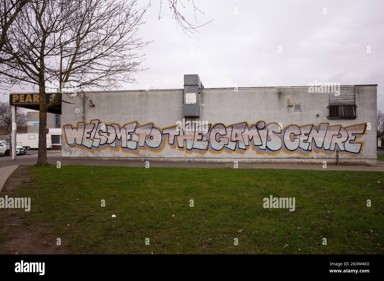 The Glamis Centre, run down local shops in Pitteuchar, Glenrothes, Fife ...