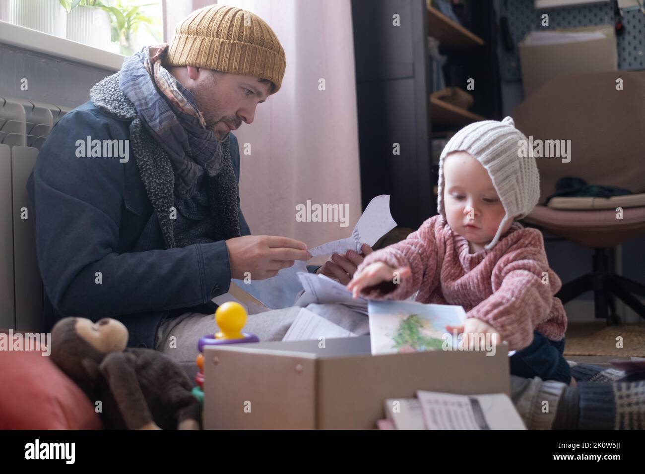 Child feeling cold hi-res stock photography and images - Alamy