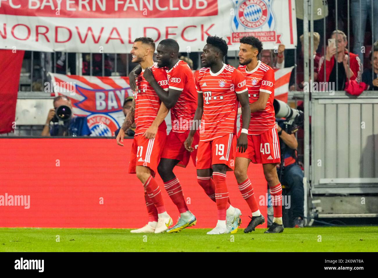 Alphonso davies celebrating hi-res stock photography and images - Alamy