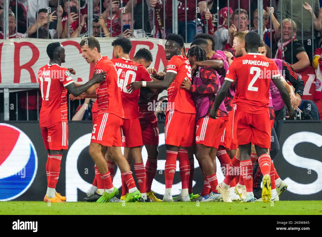 Alphonso davies celebrating hi-res stock photography and images - Alamy