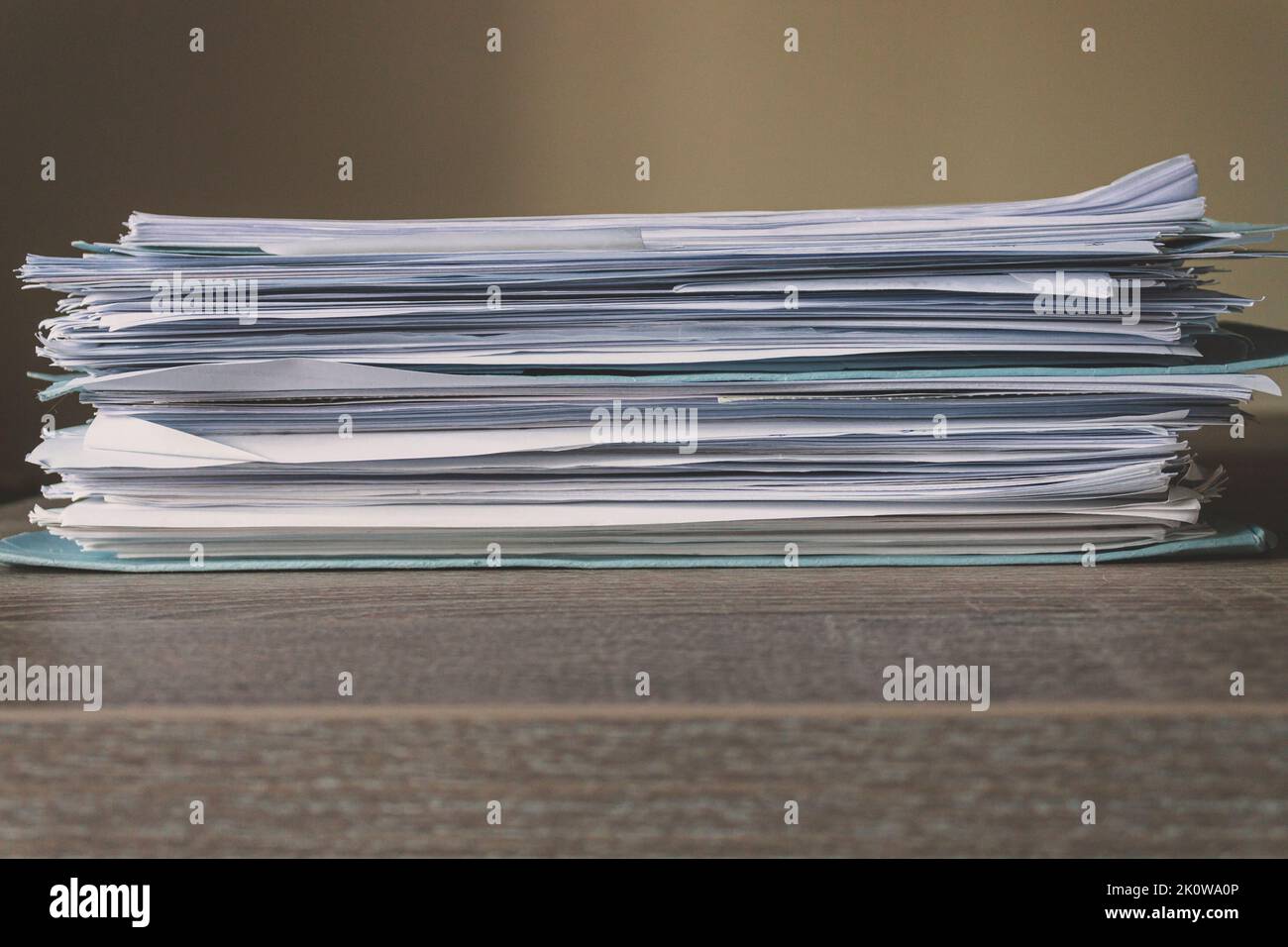 Research table hi-res stock photography and images - Alamy