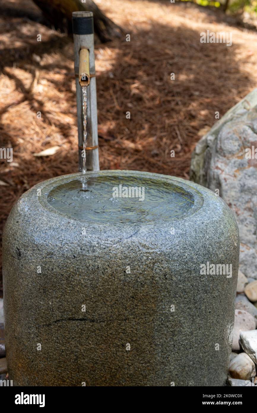 Traditional japanese water well hi-res stock photography and images - Alamy