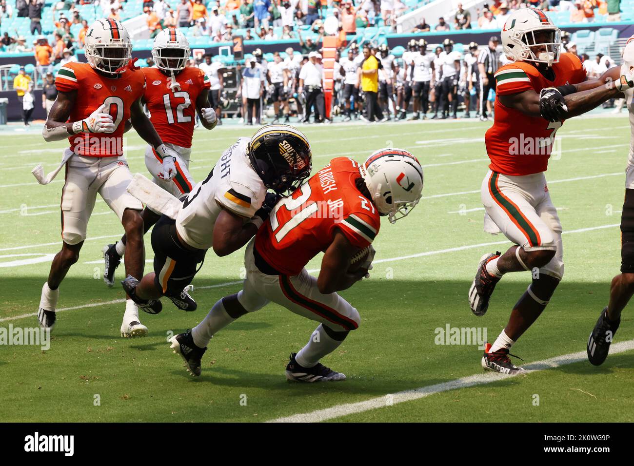 Miami Hurricanes running back Henry Parrish, Jr. (21) runs for a ...