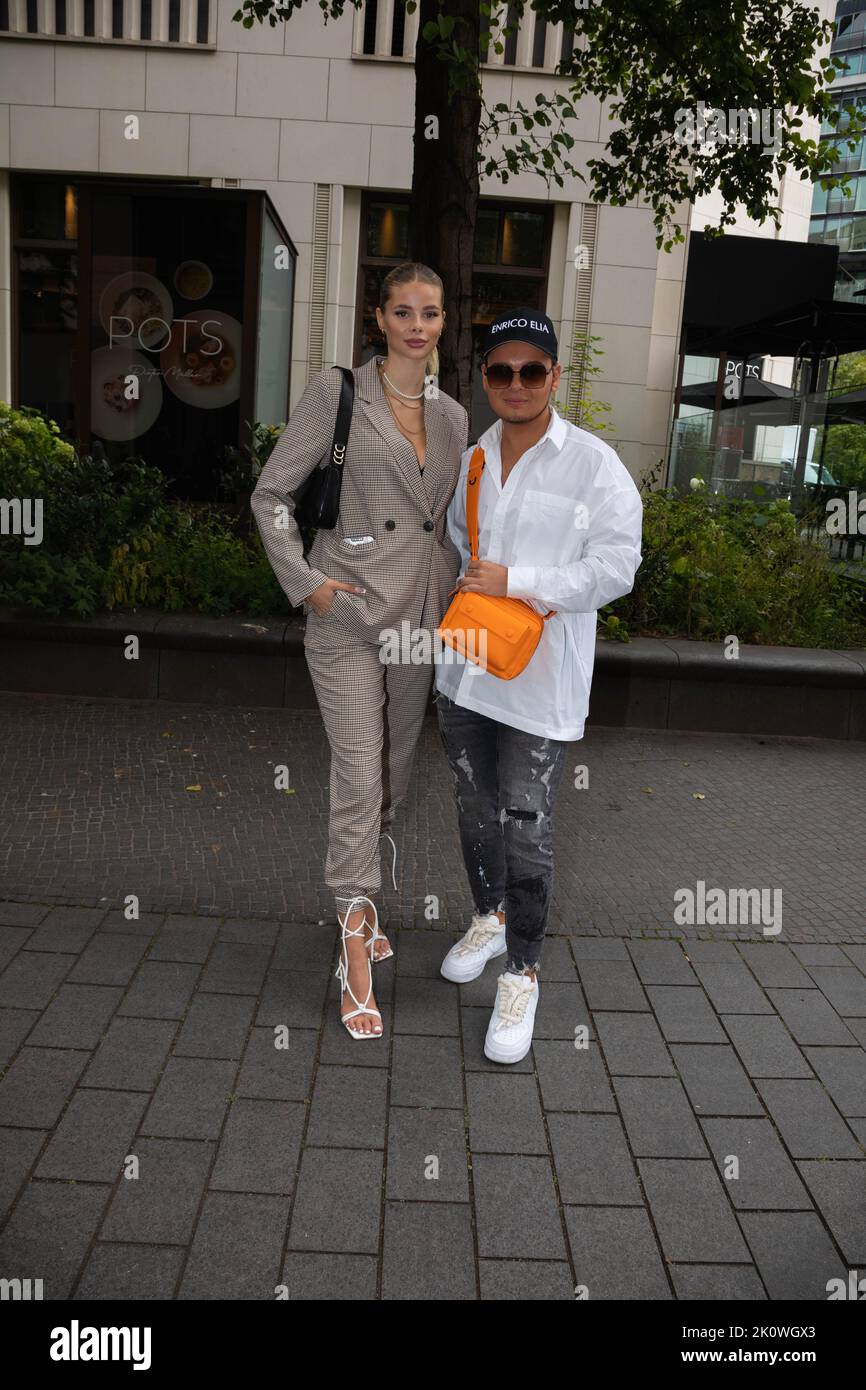 Larissa Neumann und Enrico Elia beim Mates Date Influencer Event auf ...