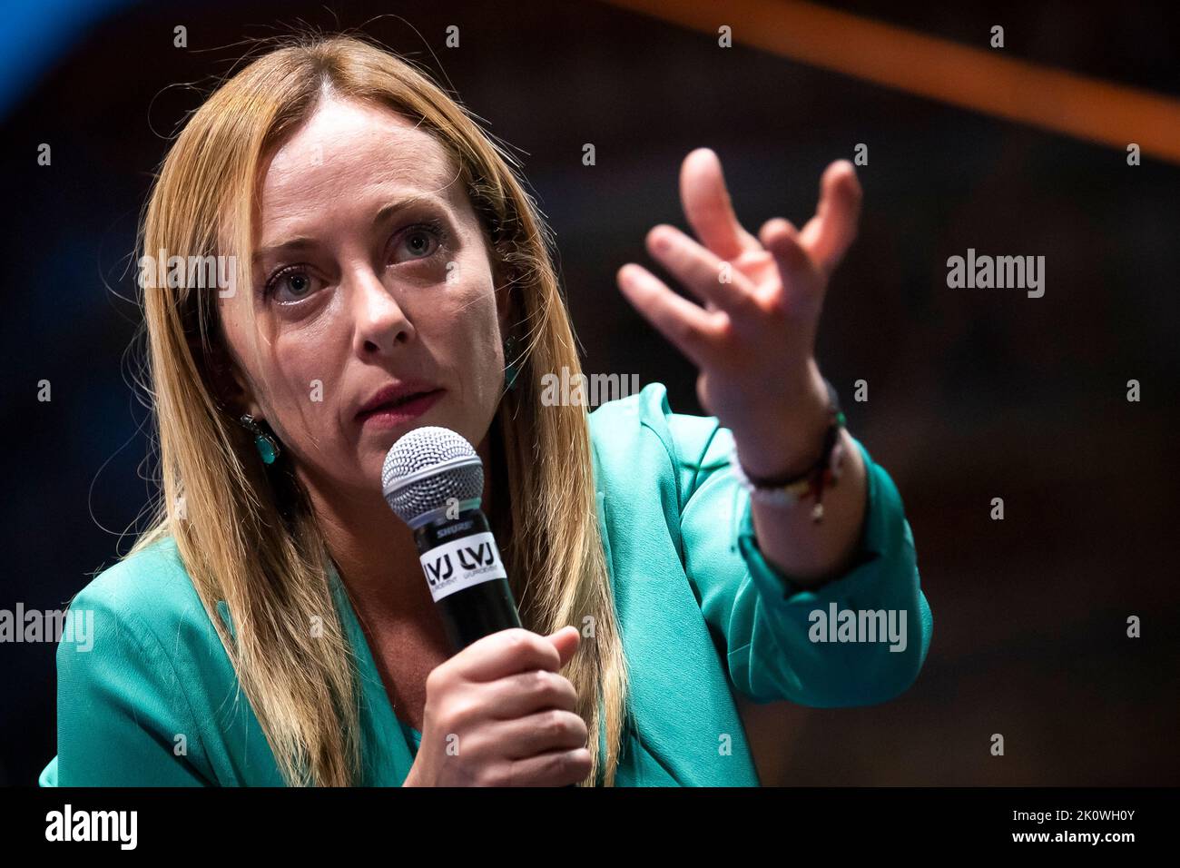 Giorgia meloni gesture hi-res stock photography and images - Alamy