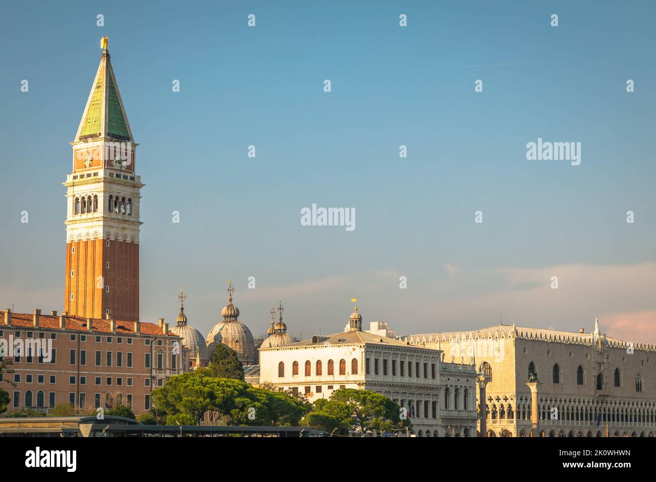 Italy column and arch close up hi-res stock photography and images - Alamy